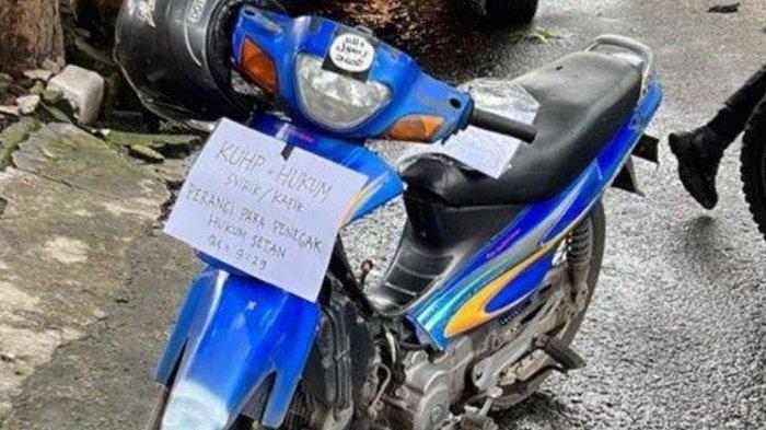 Motor Shogun Biru di TKP Bom Bunuh Diri Bandung : Sehari-hari Dipakai ...