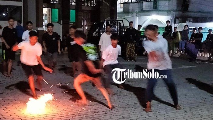 Potret Keseruan Santri Ponpes Al Huda Doglo Boyolali Bermain Sepak Bola ...