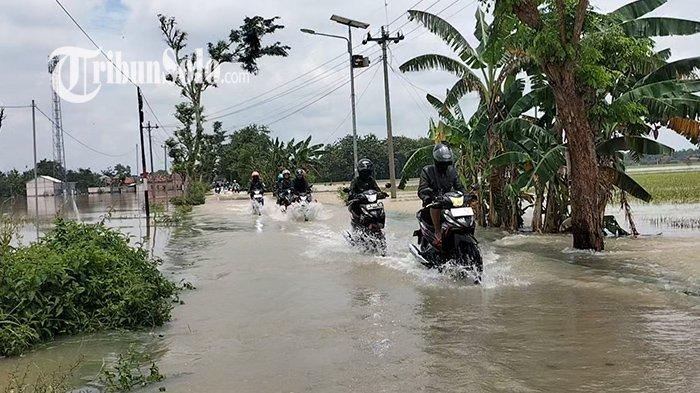 Banjir di Jalan Masaran-Plupuh Sragen : Berjam-jam Belum Surut, Diberlakukan Sistem Buka Tutup ...