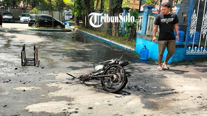 Nasib Apes Pengantar Galon di Karanganyar, Motornya Terbakar saat Antar ...