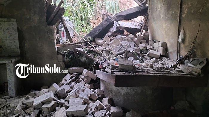 Kondisi Lokasi Pasca Longsor di Tunggurejo Karanganyar: Dua Dapur Warga Rusak Diterjang Tanah ...