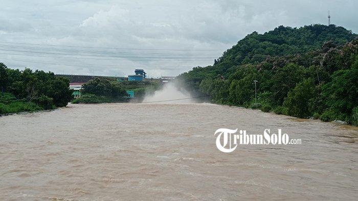Imbas Elevasi Air Waduk Tinggi, Spillway WGM Masih Dibuka : Cuma 0,21 ...