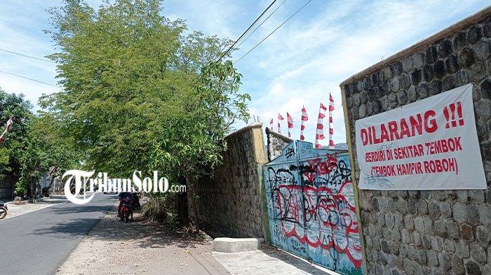 Tembok Miring Seperti Mau Roboh, Stadion Pringgodani Wonogiri Masuk ...