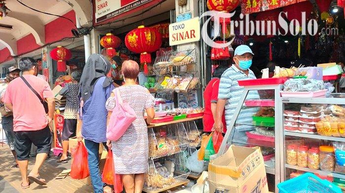 Toko Pernak-pernik Imlek 2022 di Pasar Gede Solo Diserbu, Pedagang ...