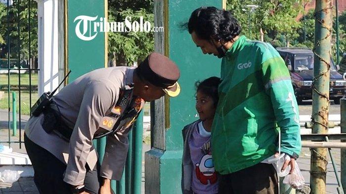 Kisah Putri Driver Ojol Sentuh Hati Kapolresta Solo: 4 Tahun Ikut Ayah Ngojek, Tak Rasakan ...