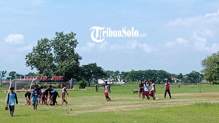 Sisi Lain Batalnya Jokowi Main Bola di Sukoharjo: Persiapkan Mini Soccer, Warga Sampai Hujan ...