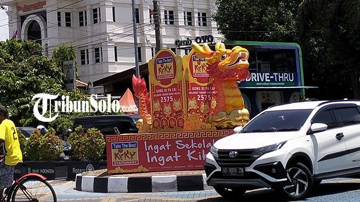 Tahun Baru Imlek 2575 di Solo Berhias Maskot Naga, Impor dari China ...