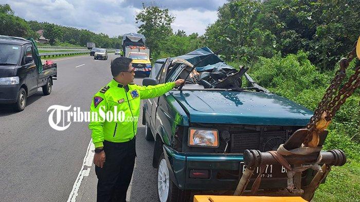 Kronologi Isuzu Panther Tabrak Truk Fuso di Jalan Tol Solo-Ngawi Karanganyar : Sopir Diduga ...