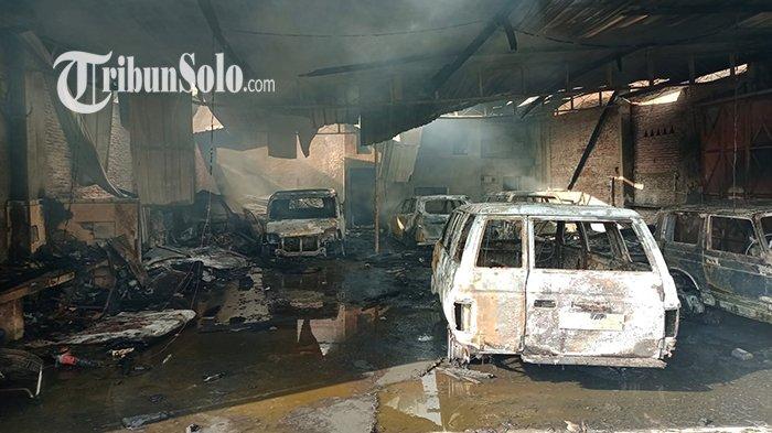 Deretan Mobil Gran Max hingga Toyota Innova Hangus Terbakar di Bengkel Kartasura : Tinggal ...