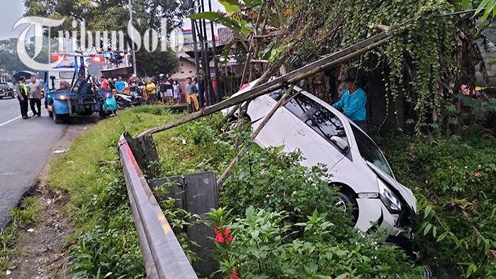 BREAKING NEWS : Kecelakaan Karambol di Jalan Raya Semarang-Solo, Satu ...
