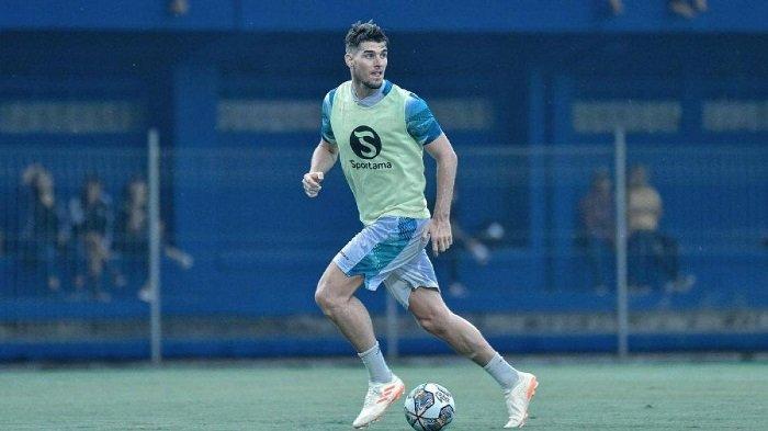 Nick Kuipers Masih Terlihat Bergabung di Sesi Latihan Persib Bandung ...