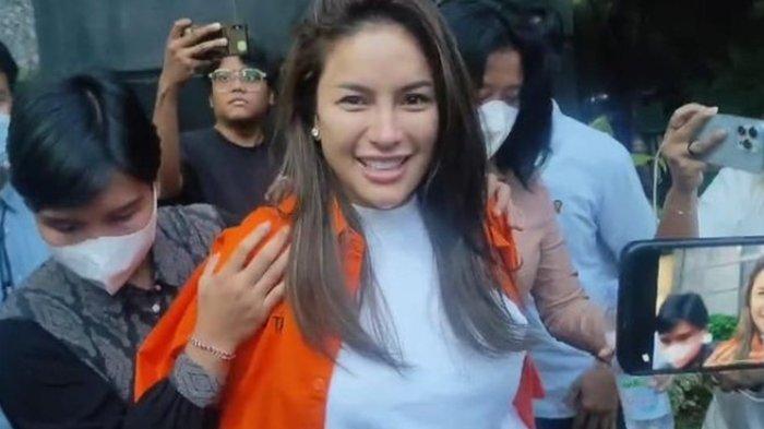 KRONOLOGI LENGKAP Nikita Mirzani Ditahan Polisi Usai Ditetapkan Tersangka Pemerasan dr Reza ...