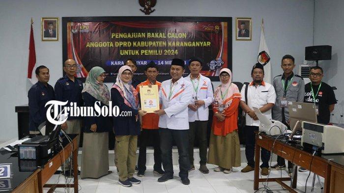 PKS Karanganyar Serahkan Berkas Bacaleg ke KPU, Jadi Parpol Peserta Pemilu 2024 Pertama yang ...