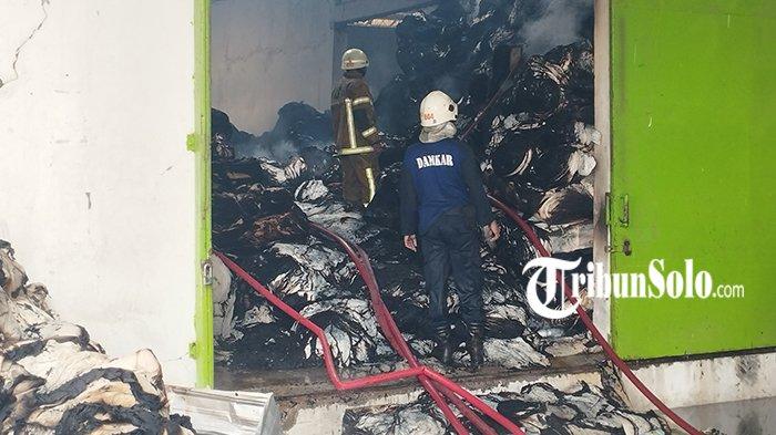 Cerita Damkar Butuh 36 Jam Padamkan Api yang Bakar Gudang Kain Pabrik Garmen di Pedan Klaten ...