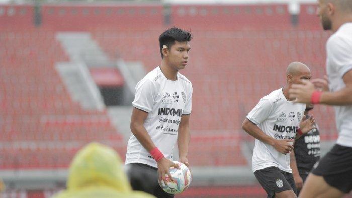 Kunci Kesolidan Kadek Arel Priyatna dan Elias Dolah di Bali United ...