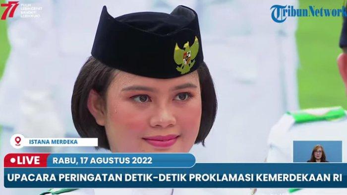 Potret I Dewa Ayu Firsty Meita Dewanggi Pembawa Baki Bendera Merah Putih di Upacara HUT ke-77 RI ...