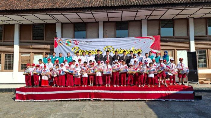 Mantap! Peringati HUT RI, Diskuktrans dan ESDM Karanganyar Beri Santunan pada 79 Anak Yatim ...