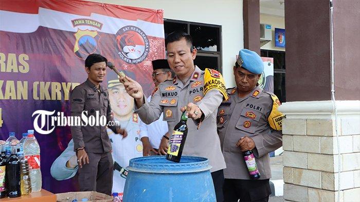 20 Hari Razia, 620 Botol Miras dan 240 Liter Ciu Disita di Wonogiri ...