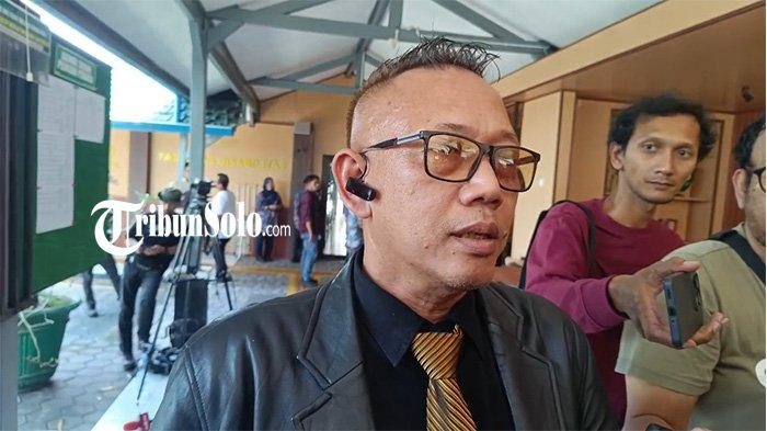 Kasus Pemalsuan Ijazah Zaenal Mustofa, eks Dekan FH UMS Solo Bantah Tanda Tangani Transkrip ...
