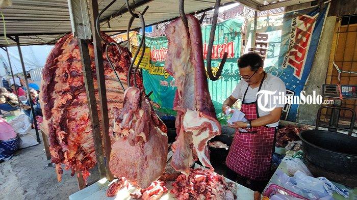 Senyum Lebar Pedagang Daging Sapi di Pasar Darurat Klaten, Penjualan ...