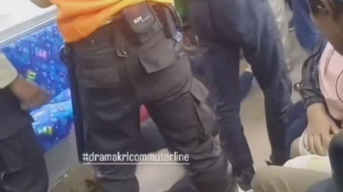 Viral Penumpang Disebut Kesurupan saat Tergeletak di Lantai KRL ...