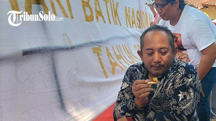 Peringatan Hari Batik Nasional di Karanganyar : Ada Kain Putih 100 ...