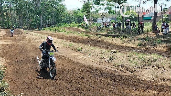 Grasstrack Piala DPRD Boyolali, Crosser se-Solo Raya Berpacu di Sirkuit ...