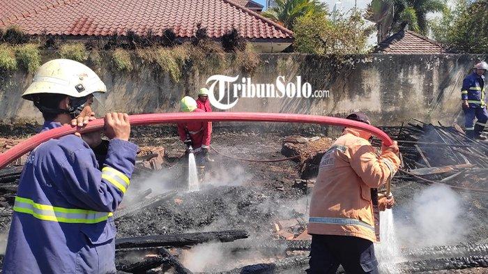 Kebakaran di Lahan Kosong Colomadu Karanganyar Gegara Bakar Sampah, Api Nyaris Merembet ke ...