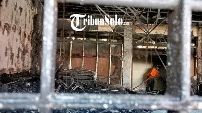 Update Kebakaran di Gedung FKIP UNS : Ada yang Dibawa ke RS, Belum Dipastikan Ada Dokumen Hangus ...