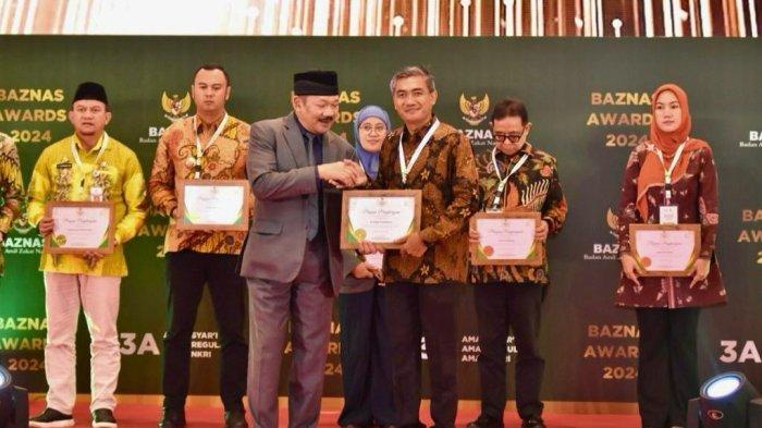 Pj Bupati Karanganyar Raih Penghargaan Kepala Daerah Pendukung Pengelolaan Zakat Terbaik ...