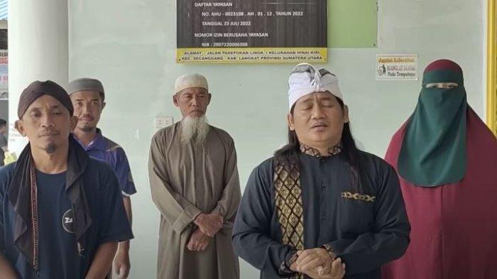 Viral Wanita Bercadar jadi Imam Shalat, Ternyata Buat Video untuk ... Viral Wanita Bercadar jadi Imam Shalat, Ternyata Buat Video untuk ...