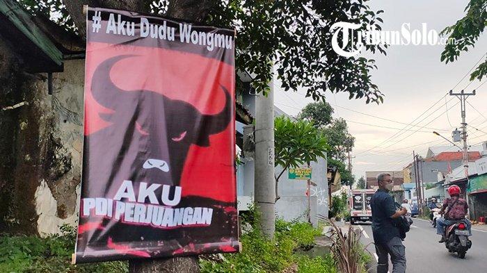 Di Tengah Psikotes Bakal Caleg PDIP Solo, Poster 'Aku Dudu Wongmu ...