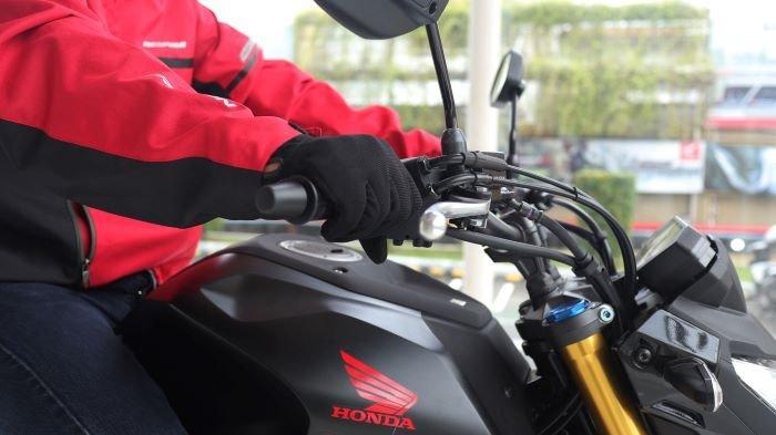 Lihat Jari Tanganmu saat Pegang Setir Motor ,Bisa Saja Berbahaya!Ini ...