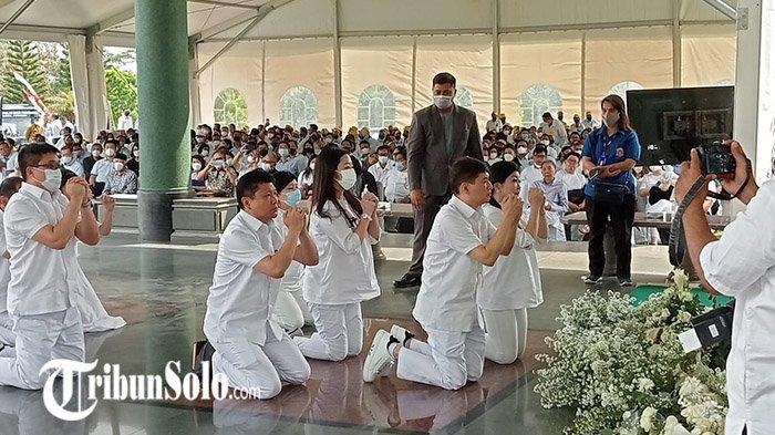 Emosionalnya 3 Putri Kenang Perjuangan Susyana Lukminto Berobat Setahun ...