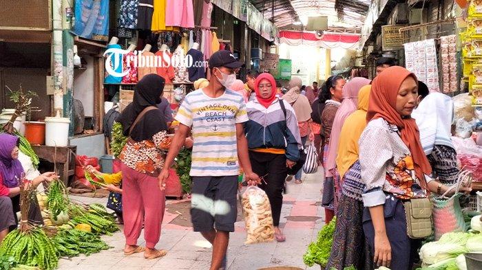 Warga Sragen Jalani Tradisi Prepekan, Padati Pasar Beli Kebutuhan Lebaran, Ini yang Banyak ...