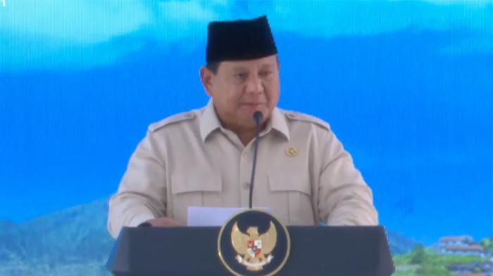 Detik-detik Prabowo Sapa Titiek Soeharto di Acara Kopdes Merah Putih Klaten, Langsung Disambut ...