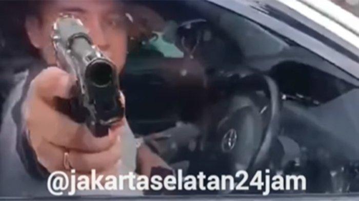 Viral 'Koboi Jalanan' Todongkan Pistol di Jakarta, Diringkus Polisi Pas Tidur, Terancam Hukuman ...