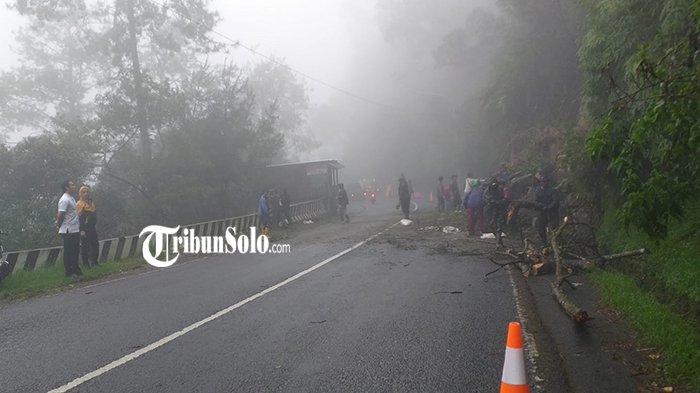 Dan Terjadi Lagi : Longsor di Jalan Tawangmangu-Magetan Karanganyar, Dekat The Lawu Park ...