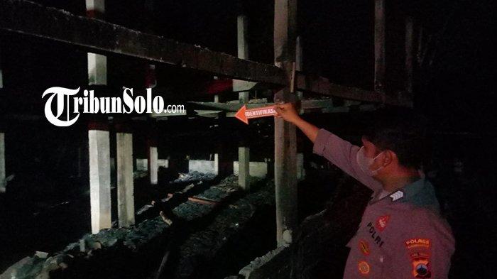 BREAKING NEWS: Kandang Ayam di Jumantono Karanganyar Terbakar, Ribuan Ayam Mati Hangus ...