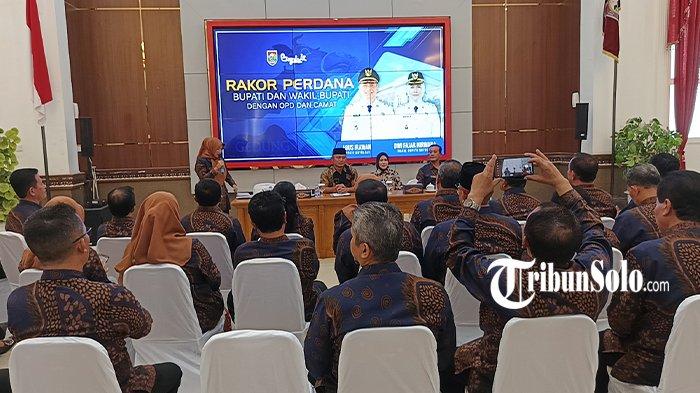 Hari Pertama Berkantor di Boyolali, Bupati Agus-Wabup Fajar Gelar Rakor ...