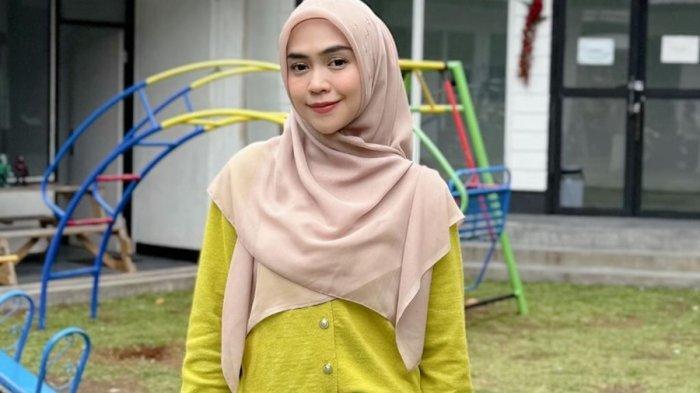 Foto dan Video Ria Ricis Ngegym Tanpa Hijab Nyaris Disebarkan, Pelaku ...