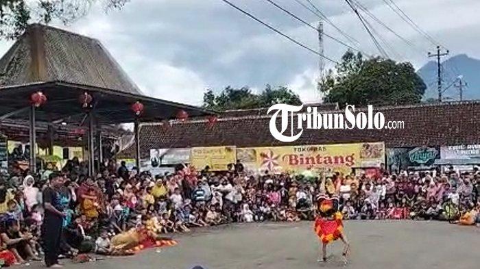 Potret Ribuan Warga yang Padati Terminal Karangpandan Karanganyar, Ikut ...