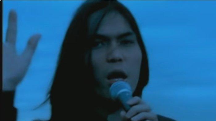 Chord dan Lirik Lagu Risalah Hati - Dewa 19 Versi Paling Mudah : Aku ...