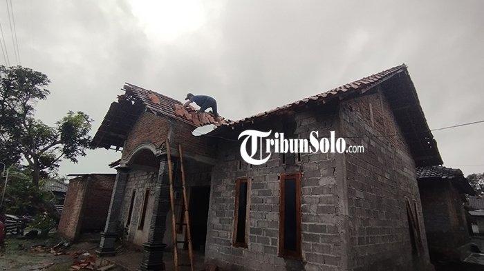 Puting Beliung di Juwiring Klaten, Puluhan Atap Rumah Rusak, 1 Orang ...