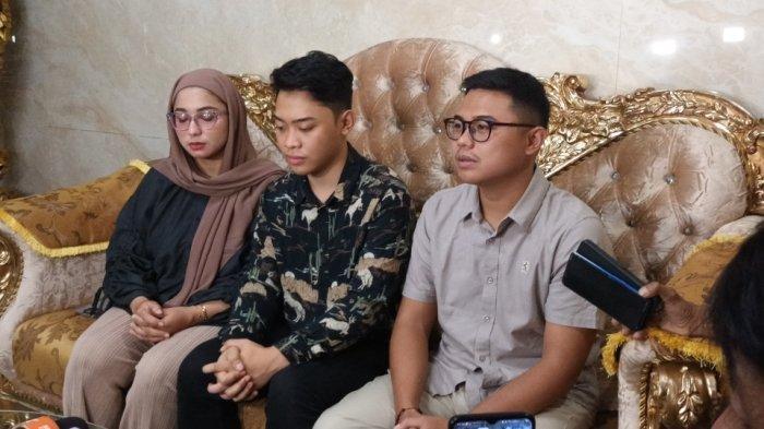 Satria Robi Saputra Anak Eks Wabup Cirebon Muncul, Beberkan Alasan Cuti ...