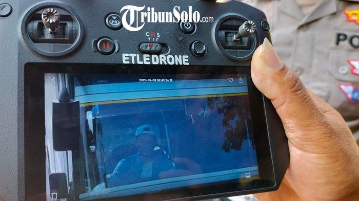 Tilang ETLE Pakai Drone di Sragen, Sopir Tak Pakai Sabuk Pengaman ...