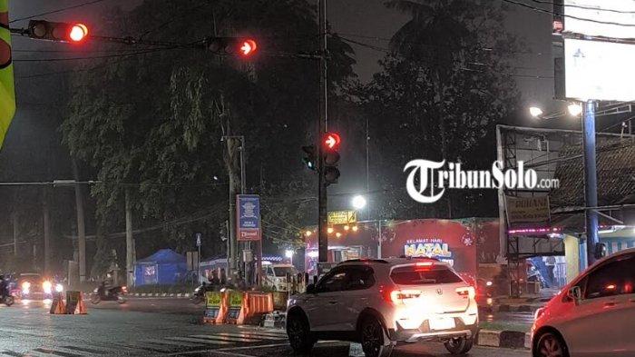 Lalu Lintas Jelang Malam Tahun Baru 2025 di Prambanan Klaten Jateng : Banyak Kendaraan Pribadi ...