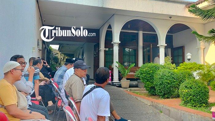 Suasana Rumah Duka Politisi PKS Solo Quatly: Pelayat Mulai Berdatangan ...