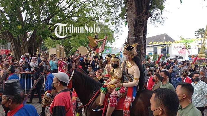 Bikin Pangling, Gibran Cosplay Jadi Parikesit di Solo Menari 2022 ...