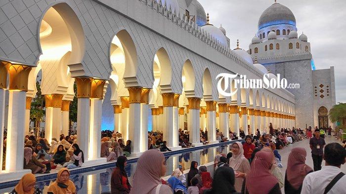 Ramadhan 2024, Tukang Ojek di Masjid Raya Sheikh Zayed Solo Sepi Orderan, Pilih Alih Profesi ...